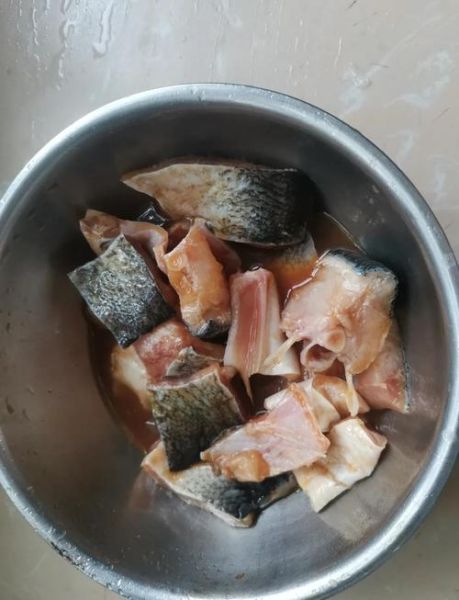 鱼块怎么炸金黄酥脆_炸鱼块不碎的技巧-第2张图片-山城妙识 鱼块怎么炸金黄酥脆_炸鱼块不碎的技巧-第2张图片-山城妙识