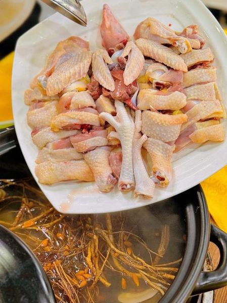 五指毛桃炖鸡汤的做法_五指毛桃炖鸡汤的功效-第1张图片-山城妙识 五指毛桃炖鸡汤的做法_五指毛桃炖鸡汤的功效-第1张图片-山城妙识