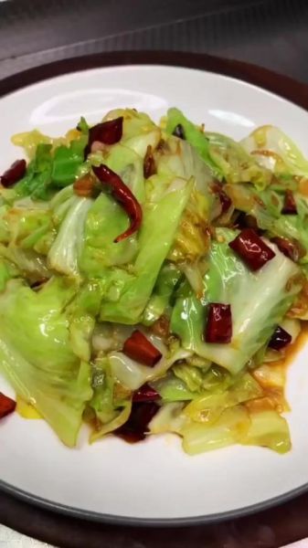 辣炒卷心菜怎么做_辣炒卷心菜用不用焯水-第3张图片-山城妙识