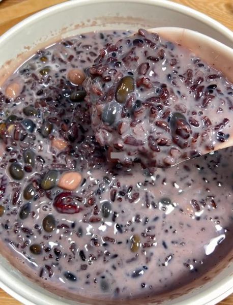 黑豆粥的做法_黑豆粥的功效与禁忌-第1张图片-山城妙识