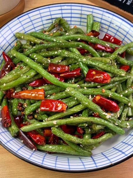 干煸豆角豆角炸几分钟_如何炸出翠绿不糊-第3张图片-山城妙识