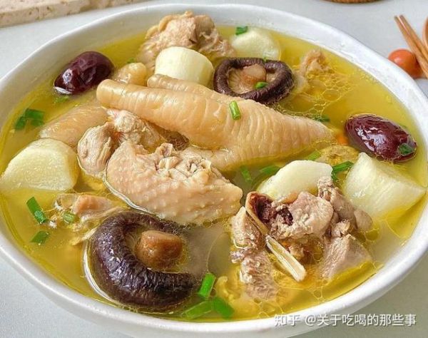 烧鸡汤之前鸡要焯水吗_焯水与直接炖的区别-第3张图片-山城妙识 烧鸡汤之前鸡要焯水吗_焯水与直接炖的区别-第3张图片-山城妙识