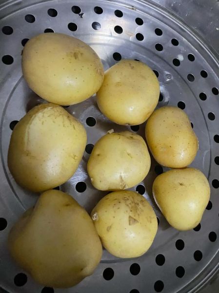 蒸好的土豆泥怎么做好吃_蒸土豆泥加什么更香-第1张图片-山城妙识