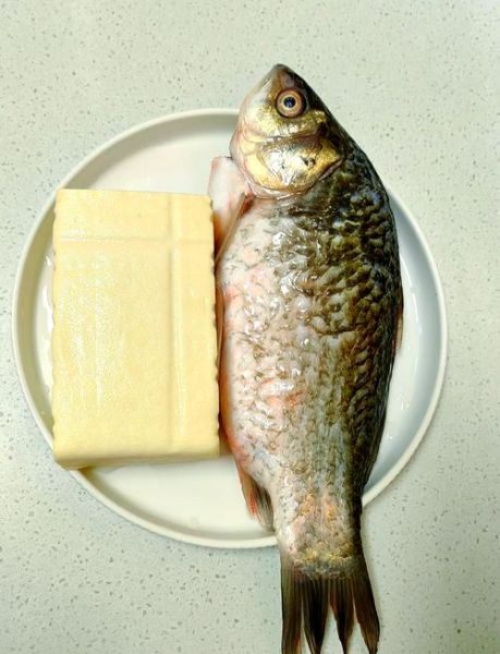 鲫鱼怎么炖汤好喝_鲫鱼汤去腥技巧-第2张图片-山城妙识 鲫鱼怎么炖汤好喝_鲫鱼汤去腥技巧-第2张图片-山城妙识