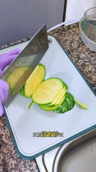 爆炒南瓜怎么做_爆炒南瓜用老南瓜还是嫩南瓜-第3张图片-山城妙识 爆炒南瓜怎么做_爆炒南瓜用老南瓜还是嫩南瓜-第3张图片-山城妙识