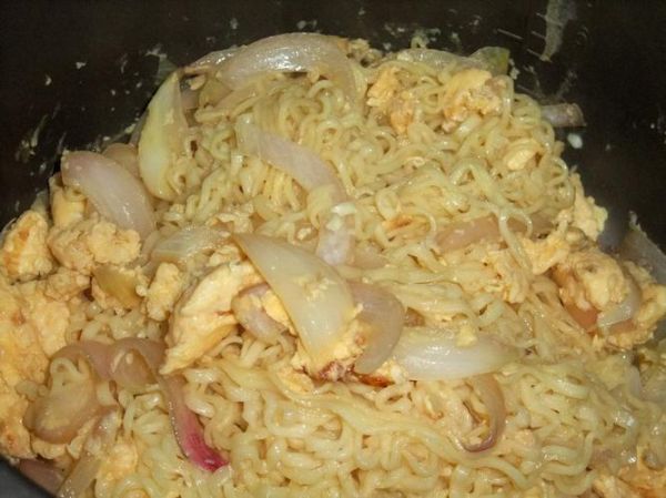 洋葱鸡蛋炒面怎么做_洋葱鸡蛋炒面热量高吗-第2张图片-山城妙识 洋葱鸡蛋炒面怎么做_洋葱鸡蛋炒面热量高吗-第2张图片-山城妙识