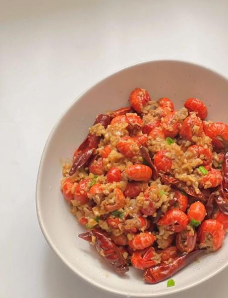 蒜蓉龙虾尾怎么做_蒜蓉龙虾尾需要焯水吗-第1张图片-山城妙识 蒜蓉龙虾尾怎么做_蒜蓉龙虾尾需要焯水吗-第1张图片-山城妙识