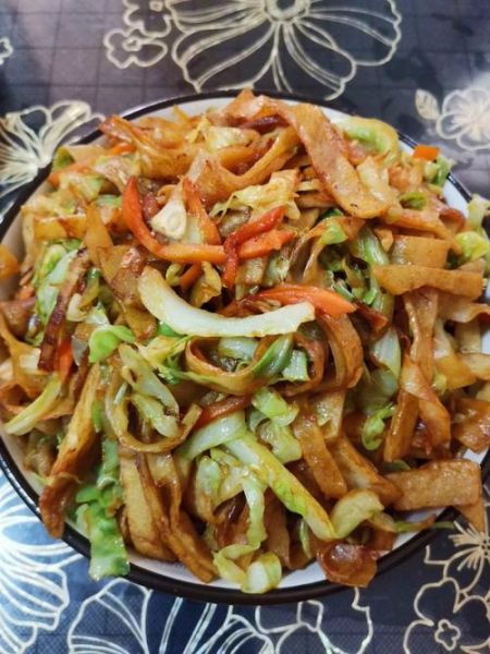 圆白菜炒饼丝怎么炒_圆白菜炒饼丝的家常做法-第1张图片-山城妙识 圆白菜炒饼丝怎么炒_圆白菜炒饼丝的家常做法-第1张图片-山城妙识