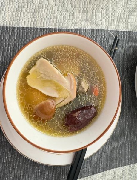 松茸汤怎么炖好喝_松茸做汤的做法大全-第1张图片-山城妙识