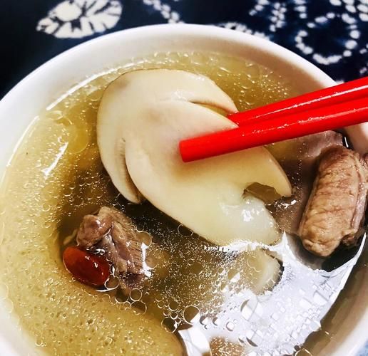 松茸汤怎么炖好喝_松茸做汤的做法大全-第2张图片-山城妙识