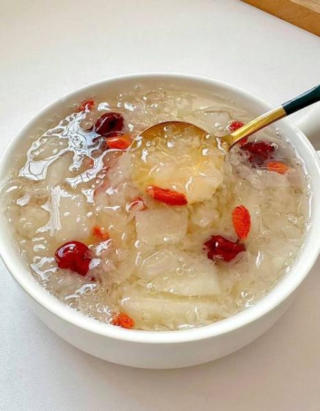 银耳红枣汤怎么做_银耳红枣汤的功效与禁忌-第2张图片-山城妙识 银耳红枣汤怎么做_银耳红枣汤的功效与禁忌-第2张图片-山城妙识