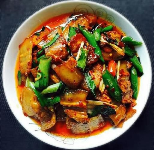 青蒜回锅肉怎么做_青蒜回锅肉的家常做法-第1张图片-山城妙识