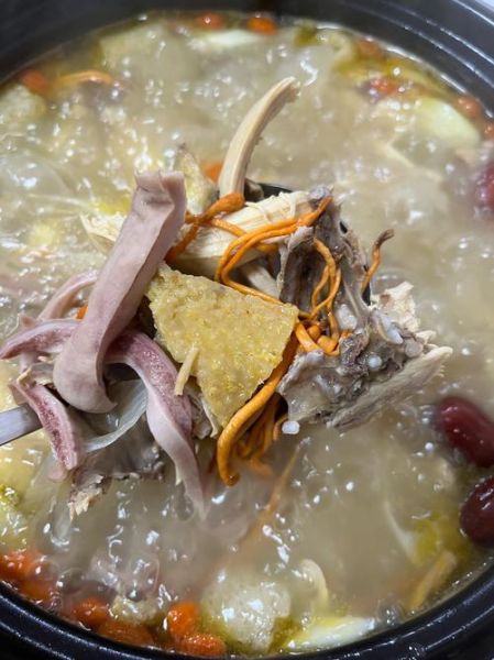 正宗猪肚鸡火锅怎么做_猪肚鸡火锅用什么汤底-第1张图片-山城妙识 正宗猪肚鸡火锅怎么做_猪肚鸡火锅用什么汤底-第1张图片-山城妙识