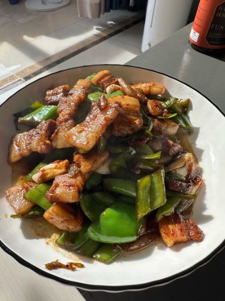 农家小炒肉和回锅肉的区别_哪个更下饭-第2张图片-山城妙识