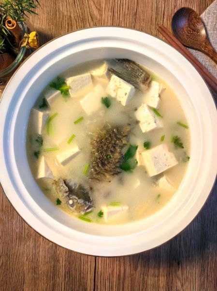 清炖鲫鱼豆腐汤的功效_孕妇可以喝吗-第3张图片-山城妙识 清炖鲫鱼豆腐汤的功效_孕妇可以喝吗-第3张图片-山城妙识