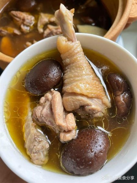 香菇鸡汤可以放什么配菜_香菇鸡汤加什么食材更鲜-第1张图片-山城妙识 香菇鸡汤可以放什么配菜_香菇鸡汤加什么食材更鲜-第1张图片-山城妙识