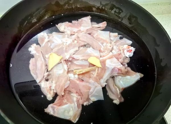 鸭锁骨怎么做_鸭锁骨做法家常版-第1张图片-山城妙识