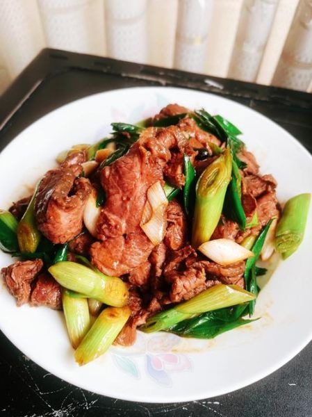 蒜苗牛肉丝怎么炒才嫩_蒜苗牛肉丝的家常做法-第2张图片-山城妙识