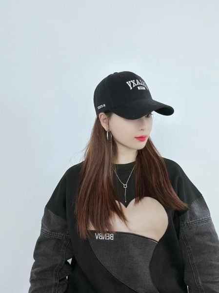 鸭舌帽女怎么搭配_鸭舌帽女适合什么脸型-第1张图片-山城妙识