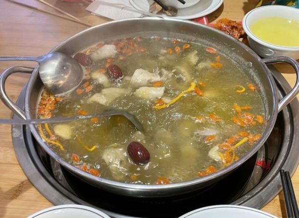 药膳鸡火锅怎么做_药膳鸡火锅适合什么人吃-第2张图片-山城妙识 药膳鸡火锅怎么做_药膳鸡火锅适合什么人吃-第2张图片-山城妙识