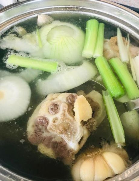 韩式牛尾汤为什么白_怎么做才奶白-第1张图片-山城妙识 韩式牛尾汤为什么白_怎么做才奶白-第1张图片-山城妙识