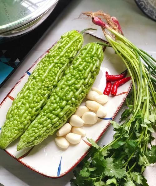 苦瓜怎么做好吃_苦瓜的10种做法大全-第1张图片-山城妙识 苦瓜怎么做好吃_苦瓜的10种做法大全-第1张图片-山城妙识
