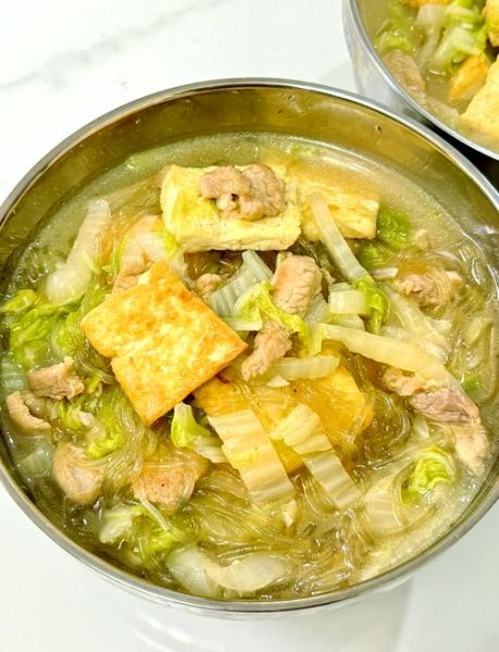 猪肉煮米粉怎么做_猪肉米粉汤的家常做法-第1张图片-山城妙识