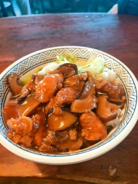 香菇滑鸡煲仔饭热量_减肥能吃吗-第3张图片-山城妙识