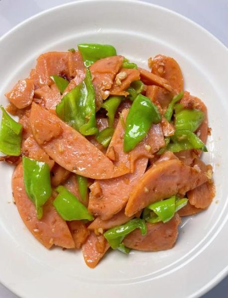 青椒炒火腿肠怎么炒好吃_青椒炒火腿肠的家常做法-第1张图片-山城妙识 青椒炒火腿肠怎么炒好吃_青椒炒火腿肠的家常做法-第1张图片-山城妙识