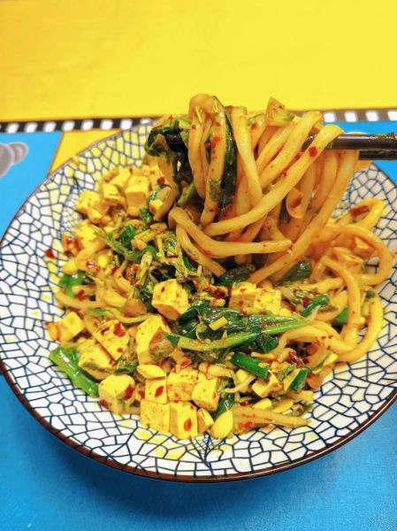 香椿面条怎么做_香椿面条的家常做法-第3张图片-山城妙识 香椿面条怎么做_香椿面条的家常做法-第3张图片-山城妙识