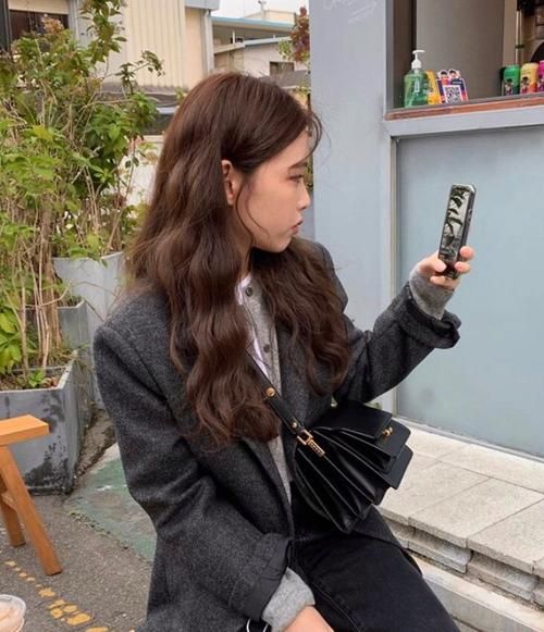 蛋糕卷发型适合什么脸型_蛋糕卷发型怎么打理-第1张图片-山城妙识 蛋糕卷发型适合什么脸型_蛋糕卷发型怎么打理-第1张图片-山城妙识