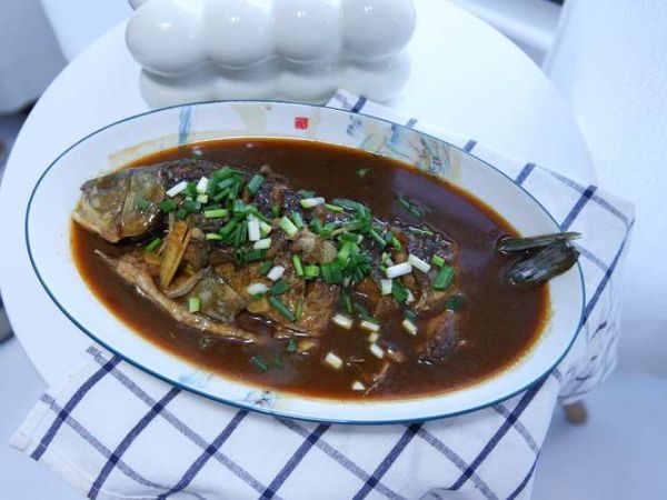 鲫鱼怎么做刺会酥烂_鲫鱼酥烂去刺技巧-第3张图片-山城妙识 鲫鱼怎么做刺会酥烂_鲫鱼酥烂去刺技巧-第3张图片-山城妙识