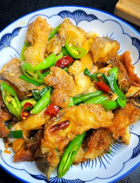 红烧鲈鱼怎么做最正宗_家常红烧鲈鱼做法步骤-第3张图片-山城妙识