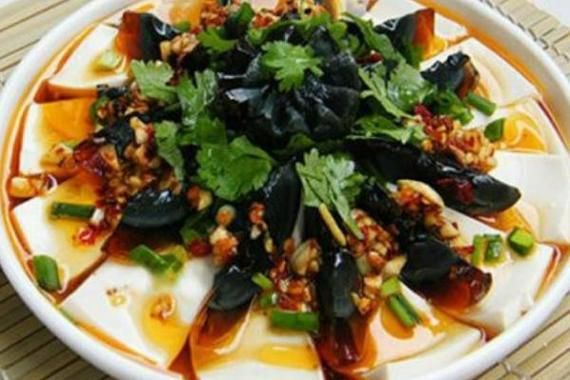 松花蛋拌豆腐都放什么调料_松花蛋拌豆腐怎么做才好吃-第2张图片-山城妙识 松花蛋拌豆腐都放什么调料_松花蛋拌豆腐怎么做才好吃-第2张图片-山城妙识