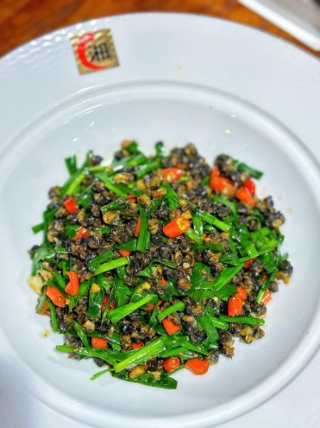 炒田螺放的叶子是什么_紫苏叶还是九层塔-第2张图片-山城妙识