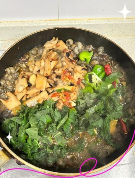 炒田螺放的叶子是什么_紫苏叶还是九层塔-第1张图片-山城妙识