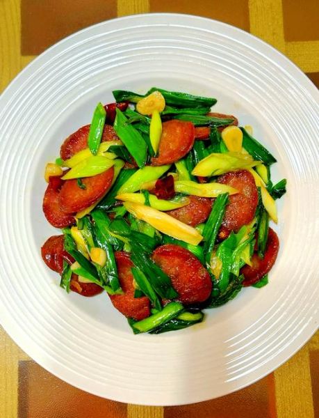 蒜苗炒腊肠怎么炒好吃_腊肠炒蒜苗的做法窍门-第1张图片-山城妙识 蒜苗炒腊肠怎么炒好吃_腊肠炒蒜苗的做法窍门-第1张图片-山城妙识