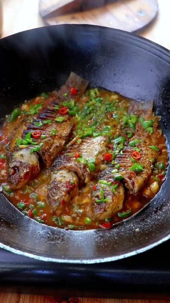 家常烧鲫鱼怎么做_烧鲫鱼不破皮技巧-第3张图片-山城妙识 家常烧鲫鱼怎么做_烧鲫鱼不破皮技巧-第3张图片-山城妙识