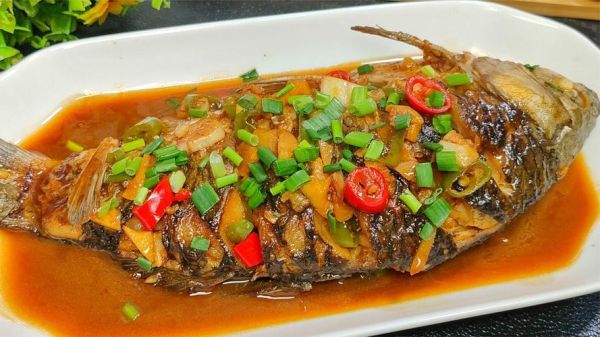 家常烧鲫鱼怎么做_烧鲫鱼不破皮技巧-第1张图片-山城妙识 家常烧鲫鱼怎么做_烧鲫鱼不破皮技巧-第1张图片-山城妙识