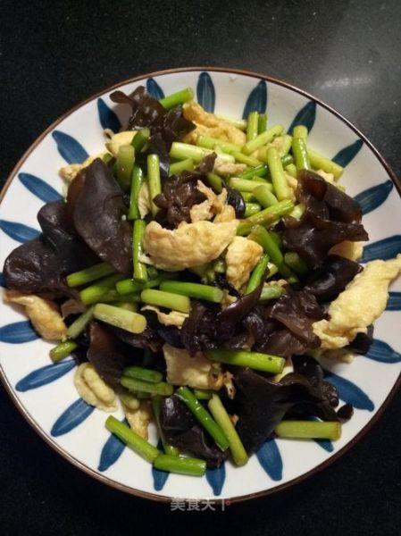 蒜苔木耳炒鸡蛋怎么做_蒜苔木耳炒鸡蛋的营养价值-第3张图片-山城妙识 蒜苔木耳炒鸡蛋怎么做_蒜苔木耳炒鸡蛋的营养价值-第3张图片-山城妙识