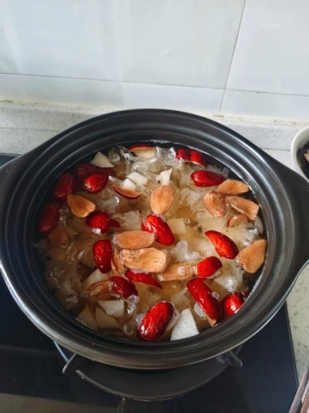 银耳红枣糖水怎么煮_银耳红枣糖水要煮多久-第2张图片-山城妙识 银耳红枣糖水怎么煮_银耳红枣糖水要煮多久-第2张图片-山城妙识