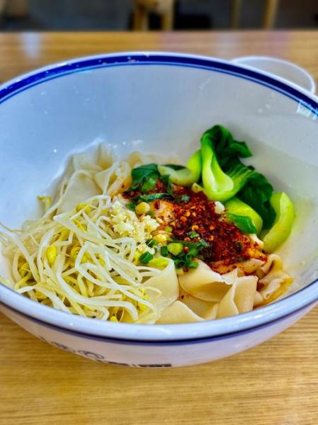 油泼面怎么做才正宗_油泼面用什么面条最好-第2张图片-山城妙识 油泼面怎么做才正宗_油泼面用什么面条最好-第2张图片-山城妙识