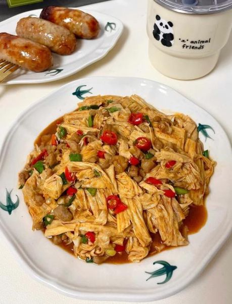 肉炒腐竹怎么做好吃_腐竹炒肉要不要焯水-第1张图片-山城妙识 肉炒腐竹怎么做好吃_腐竹炒肉要不要焯水-第1张图片-山城妙识