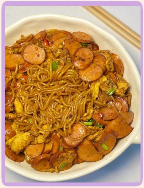 鸡蛋火腿肠炒方便面怎么做_炒方便面不粘锅技巧-第1张图片-山城妙识 鸡蛋火腿肠炒方便面怎么做_炒方便面不粘锅技巧-第1张图片-山城妙识