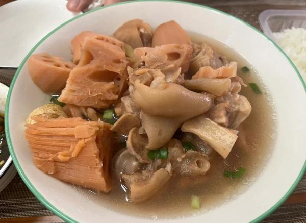 猪蹄炖藕怎么做好吃_猪蹄炖藕的做法窍门-第2张图片-山城妙识