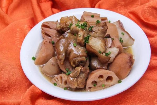 猪蹄炖藕怎么做好吃_猪蹄炖藕的做法窍门-第3张图片-山城妙识