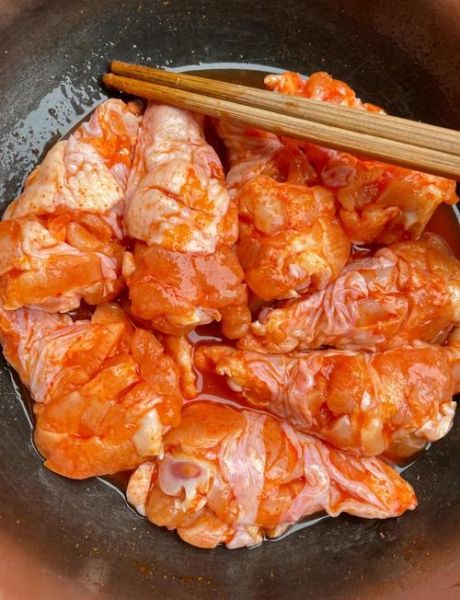 面包糠炸鸡翅根怎么做_炸鸡翅根酥脆不掉皮-第1张图片-山城妙识