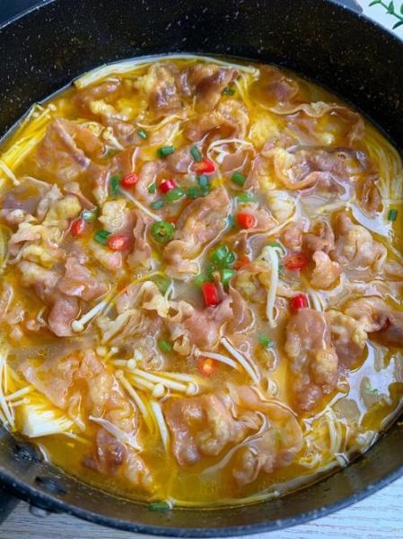 酸汤肥牛金针菇怎么做_酸汤肥牛金针菇做法步骤-第2张图片-山城妙识