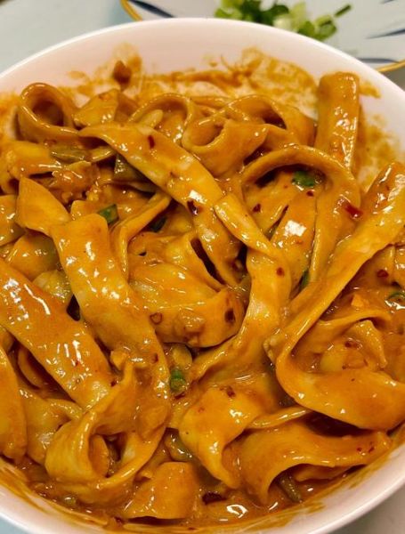 麻酱拌面的酱料怎么调_麻酱拌面酱汁比例是多少-第3张图片-山城妙识 麻酱拌面的酱料怎么调_麻酱拌面酱汁比例是多少-第3张图片-山城妙识