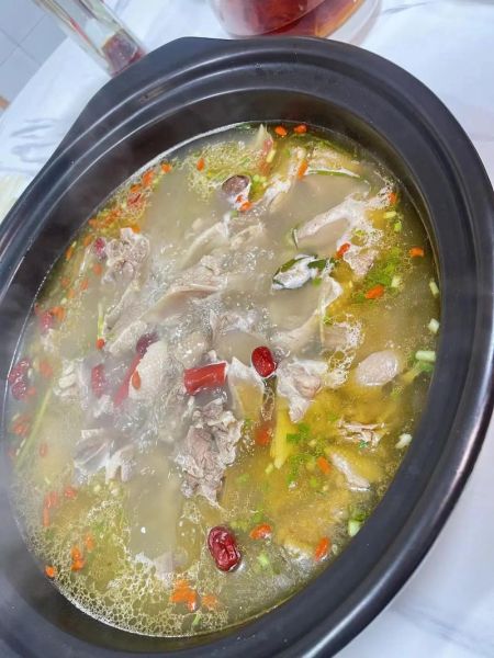 鹅肉火锅怎么做_鹅肉火锅的做法步骤-第1张图片-山城妙识 鹅肉火锅怎么做_鹅肉火锅的做法步骤-第1张图片-山城妙识